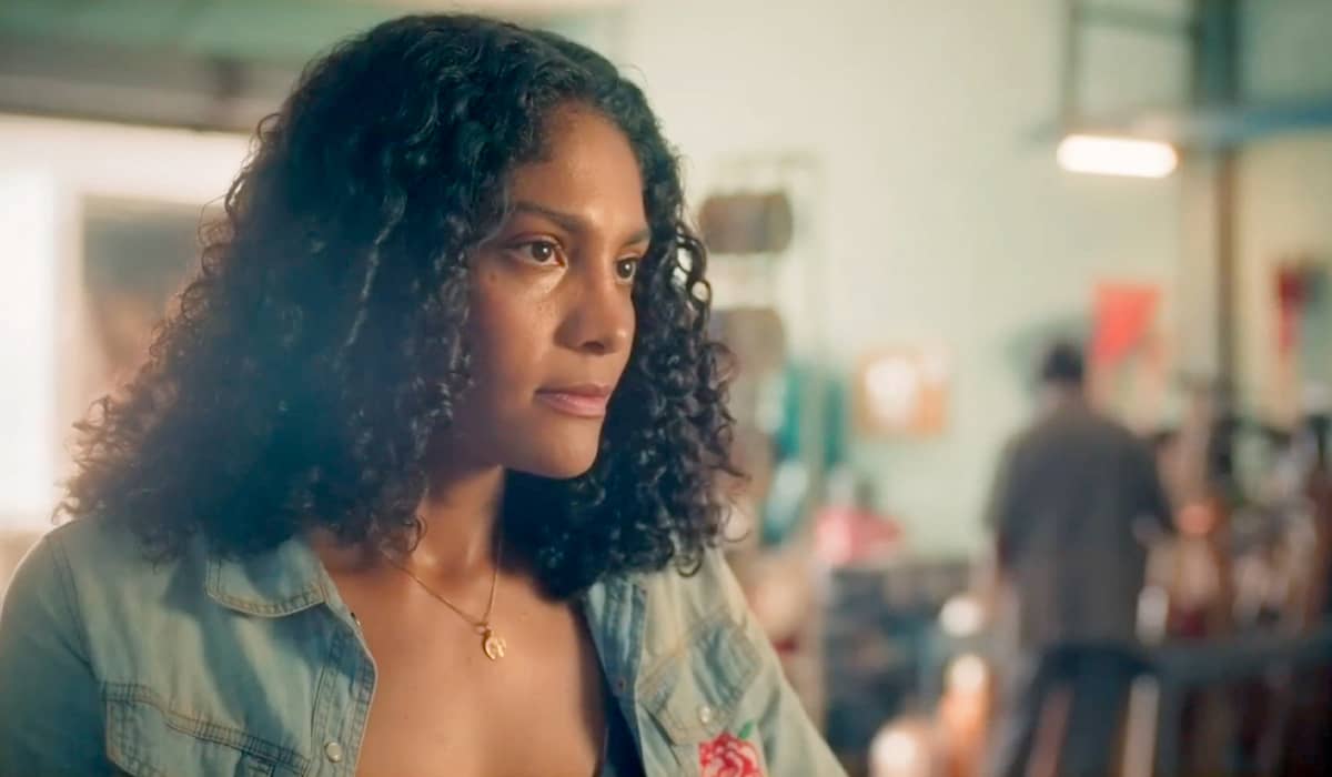 Aline pensa em voltar a dar aulas para ajudar a família em Terra e Paixão