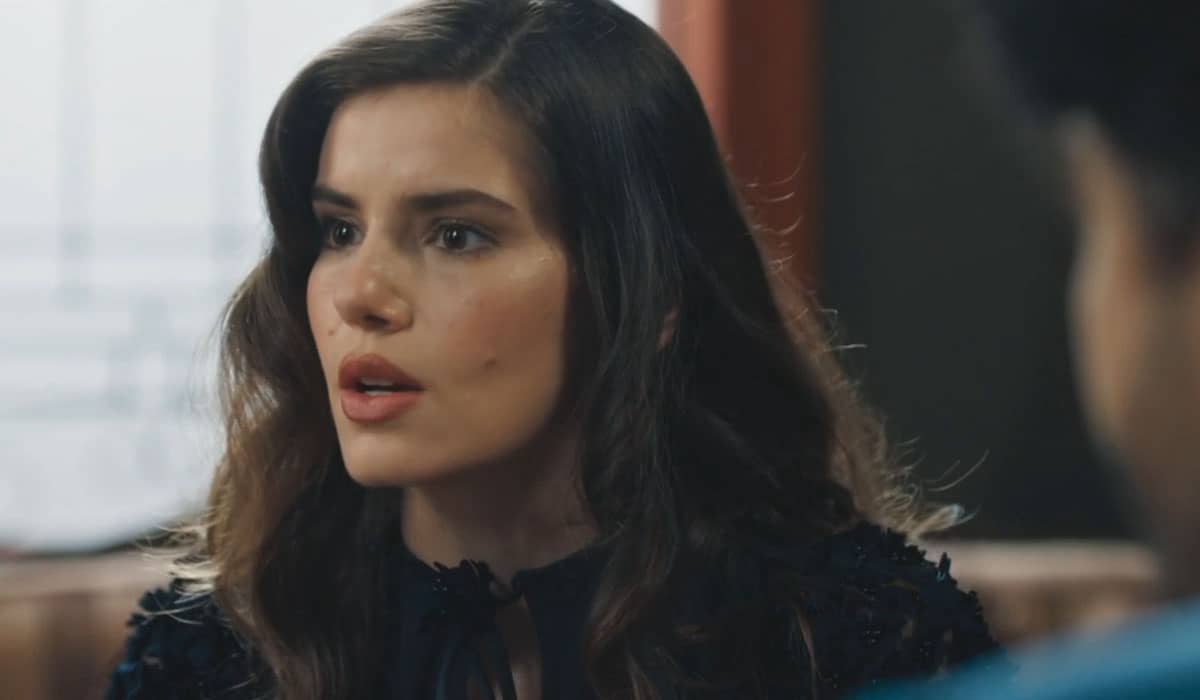 Gilda Se Atira Para Cima De Orlando Na Frente De Marê Em Amor Perfeito