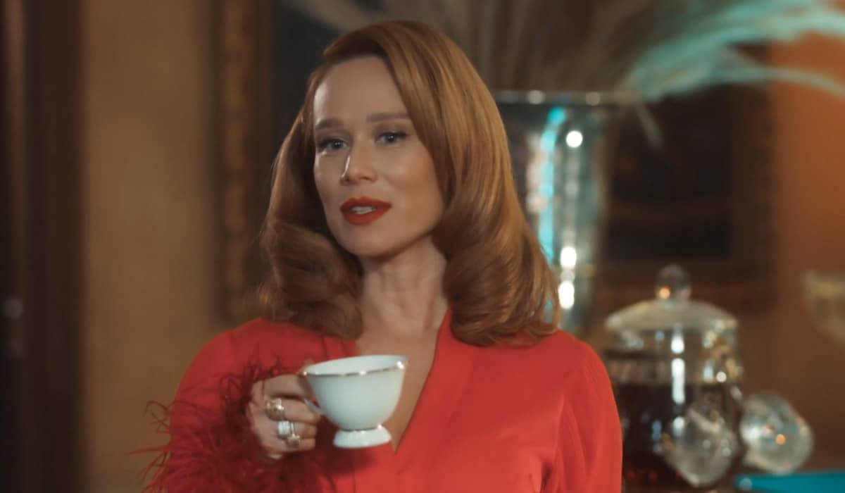 Ivan aconselha Gaspar a se proteger de Gilda em Amor Perfeito